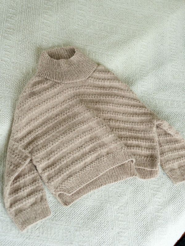 Knitting pattern for the Ruke Iris sweater